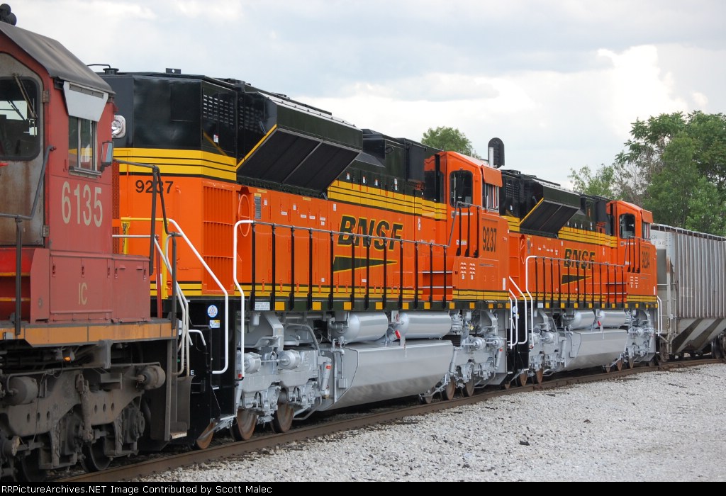 BNSF 9237 & 9234
